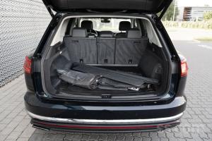 Melns Volkswagen Touareg 2019 Rīga, ar dzinēja tilpumu 3.00 L un nobraukumu 91 tūkst. km par 40950 €, foto 33 vietnē AUTOMOTO.COM.LV