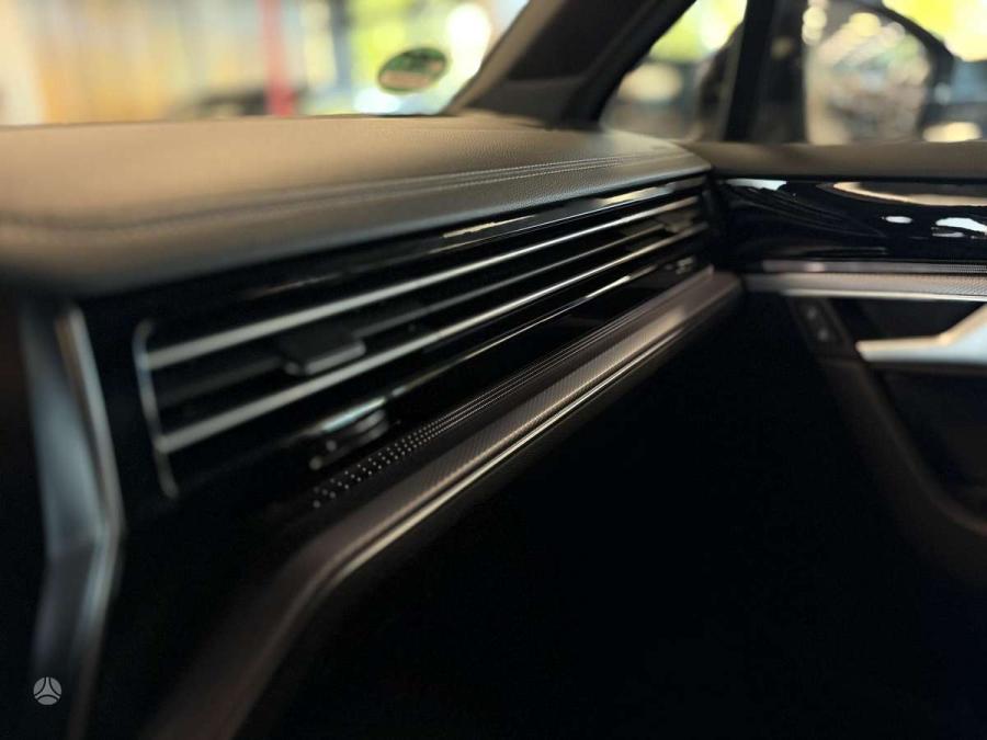 Black Volkswagen Touareg 2019 in Klaipeda, with an engine capacity of 2.97 L and mileage of 269 thousand km for 31950 €, photo 13 on AUTOMOTO.COM.LV