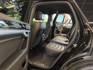 Black Volkswagen Touareg 2019 in Klaipeda, with an engine capacity of 2.97 L and mileage of 269 thousand km for 31950 €, photo 16 on AUTOMOTO.COM.LV
