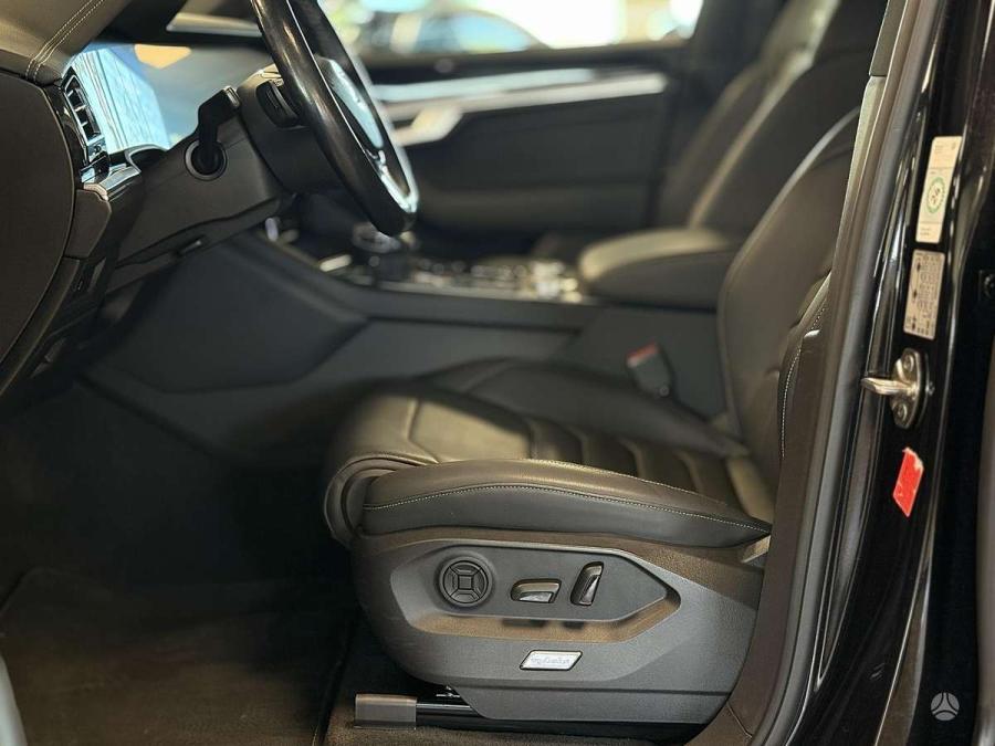 Black Volkswagen Touareg 2019 in Klaipeda, with an engine capacity of 2.97 L and mileage of 269 thousand km for 31950 €, photo 18 on AUTOMOTO.COM.LV