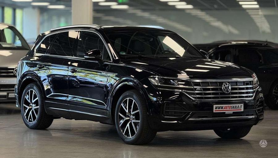 Black Volkswagen Touareg 2019 in Klaipeda, with an engine capacity of 2.97 L and mileage of 269 thousand km for 31950 €, photo 24 on AUTOMOTO.COM.LV