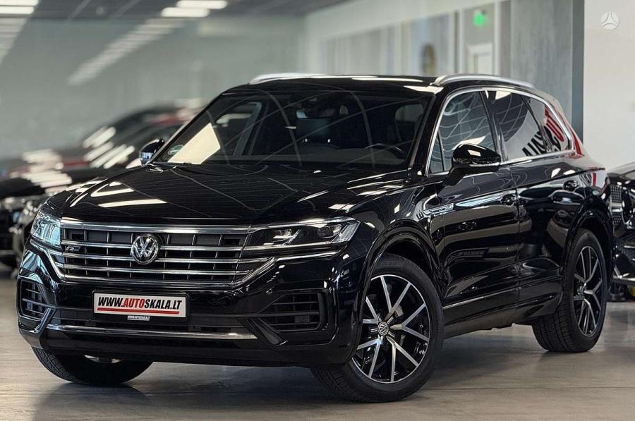 Black Volkswagen Touareg 2019 in Klaipeda, with an engine capacity of 2.97 L and mileage of 269 thousand km for 31950 €, photo 25 on AUTOMOTO.COM.LV
