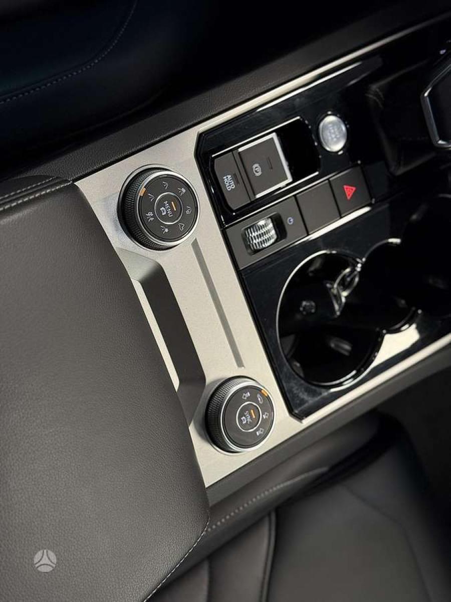 Black Volkswagen Touareg 2019 in Klaipeda, with an engine capacity of 2.97 L and mileage of 269 thousand km for 31950 €, photo 28 on AUTOMOTO.COM.LV