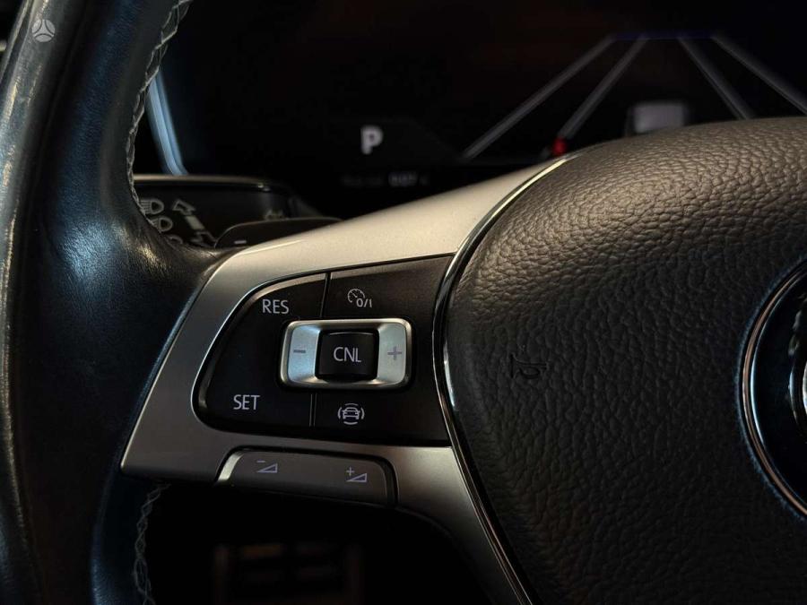 Black Volkswagen Touareg 2019 in Klaipeda, with an engine capacity of 2.97 L and mileage of 269 thousand km for 31950 €, photo 33 on AUTOMOTO.COM.LV