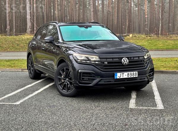 Black Volkswagen Touareg 2020 in Riga, with an engine capacity of 3.00 L and mileage of 124 thousand km for 49350 €, photo 2 on AUTOMOTO.COM.LV