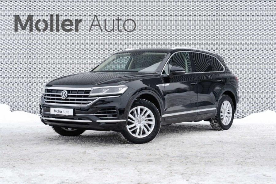 Black Volkswagen Touareg 2020 in Marupe, with an engine capacity of 3.00 L and mileage of 111 thousand km for 28750 €, photo 1 on AUTOMOTO.COM.LV
