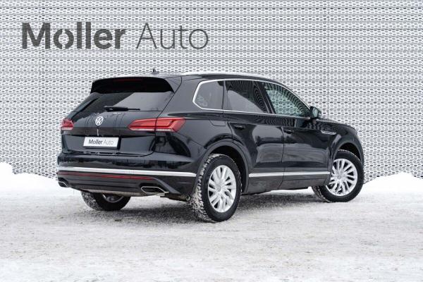 Black Volkswagen Touareg 2020 in Marupe, with an engine capacity of 3.00 L and mileage of 111 thousand km for 28750 €, photo 4 on AUTOMOTO.COM.LV