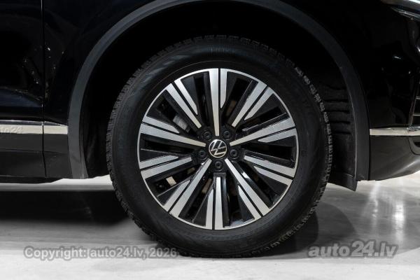 Melns Volkswagen Touareg 2020 Rīga, ar dzinēja tilpumu 3.00 L un nobraukumu 199 tūkst. km par 24300 €, foto 7 vietnē AUTOMOTO.COM.LV