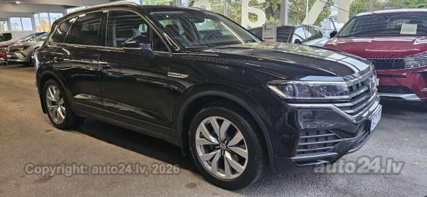 Melns Volkswagen Touareg 2020 Tallina, ar dzinēja tilpumu 3.00 L un nobraukumu 103 tūkst. km par 38600 €, foto 2 vietnē AUTOMOTO.COM.LV