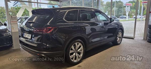 Melns Volkswagen Touareg 2020 Tallina, ar dzinēja tilpumu 3.00 L un nobraukumu 103 tūkst. km par 38600 €, foto 3 vietnē AUTOMOTO.COM.LV