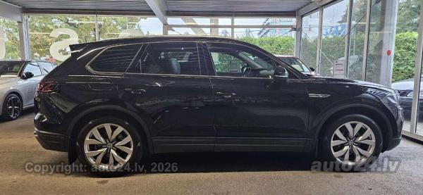 Melns Volkswagen Touareg 2020 Tallina, ar dzinēja tilpumu 3.00 L un nobraukumu 103 tūkst. km par 38600 €, foto 4 vietnē AUTOMOTO.COM.LV
