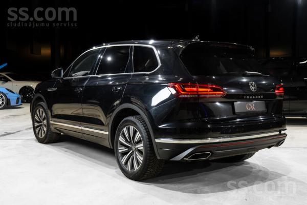 Black Volkswagen Touareg 2020 in Riga, with an engine capacity of 3.00 L and mileage of 199 thousand km for 21900 €, photo 6 on AUTOMOTO.COM.LV
