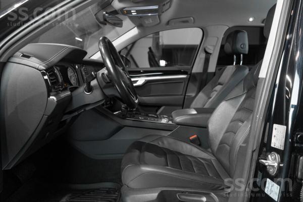 Black Volkswagen Touareg 2020 in Riga, with an engine capacity of 3.00 L and mileage of 199 thousand km for 21900 €, photo 8 on AUTOMOTO.COM.LV