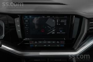 Melns Volkswagen Touareg 2020 Rīga, ar dzinēja tilpumu 3.00 L un nobraukumu 199 tūkst. km par 21900 €, foto 21 vietnē AUTOMOTO.COM.LV