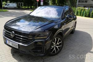 Черный Фольксваген Туарег 2020 в Рига, объемом двигателя 3.00 л и пробегом 142 тыс. км за 44850 €, фото 1 на AUTOMOTO.COM.LV