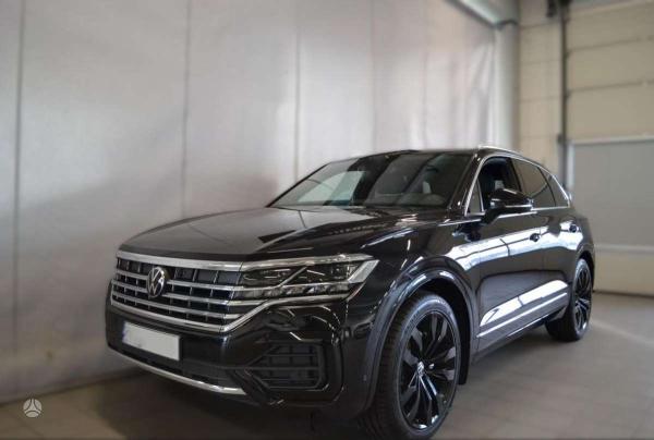 Black Volkswagen Touareg 2021 in Vilnius, with an engine capacity of 2.97 L and mileage of 128 thousand km for 51000 €, photo 1 on AUTOMOTO.COM.LV