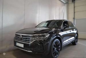 Melns Volkswagen Touareg 2021 Viļņa, ar dzinēja tilpumu 2.97 L un nobraukumu 128 tūkst. km par 51000 €, foto  vietnē AUTOMOTO.COM.LV