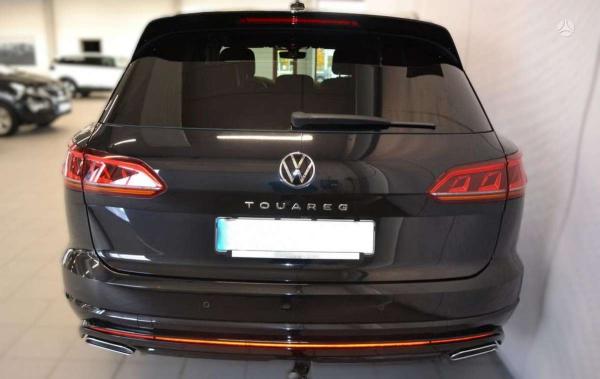 Black Volkswagen Touareg 2021 in Vilnius, with an engine capacity of 2.97 L and mileage of 128 thousand km for 51000 €, photo 5 on AUTOMOTO.COM.LV