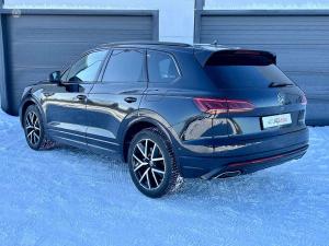 Melns Volkswagen Touareg 2021 Viļņa, ar dzinēja tilpumu 3.00 L un nobraukumu 134 tūkst. km par 45900 €, foto 3 vietnē AUTOMOTO.COM.LV
