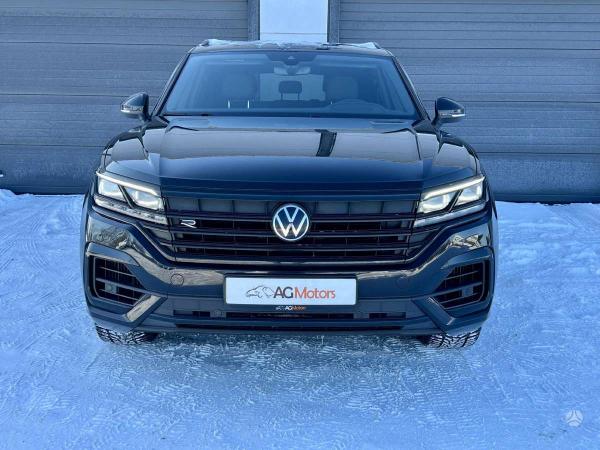 Black Volkswagen Touareg 2021 in Vilnius, with an engine capacity of 3.00 L and mileage of 134 thousand km for 45900 €, photo 5 on AUTOMOTO.COM.LV