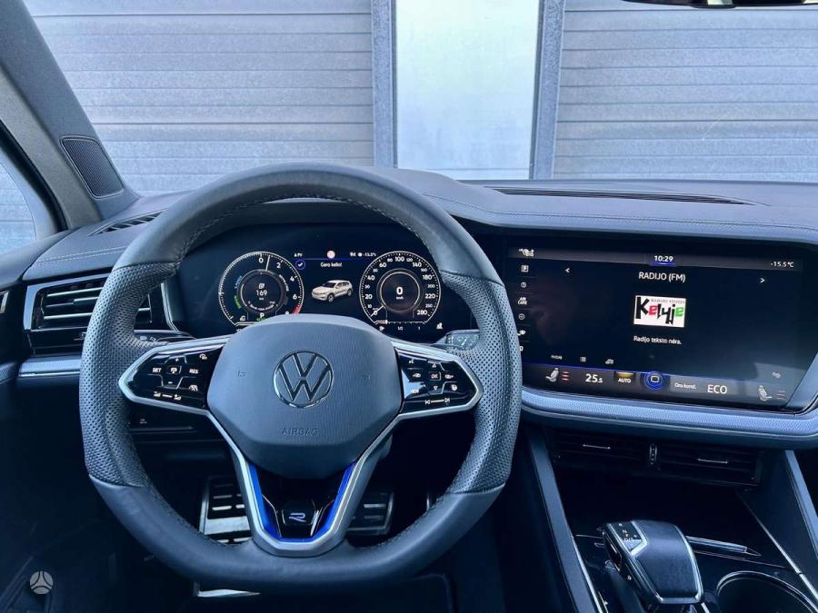 Melns Volkswagen Touareg 2021 Viļņa, ar dzinēja tilpumu 3.00 L un nobraukumu 134 tūkst. km par 45900 €, foto 12 vietnē AUTOMOTO.COM.LV