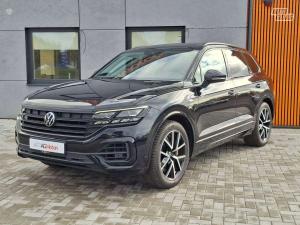 Melns Volkswagen Touareg 2021 Viļņa, ar dzinēja tilpumu 3.00 L un nobraukumu 134 tūkst. km par 45900 €, foto  vietnē AUTOMOTO.COM.LV