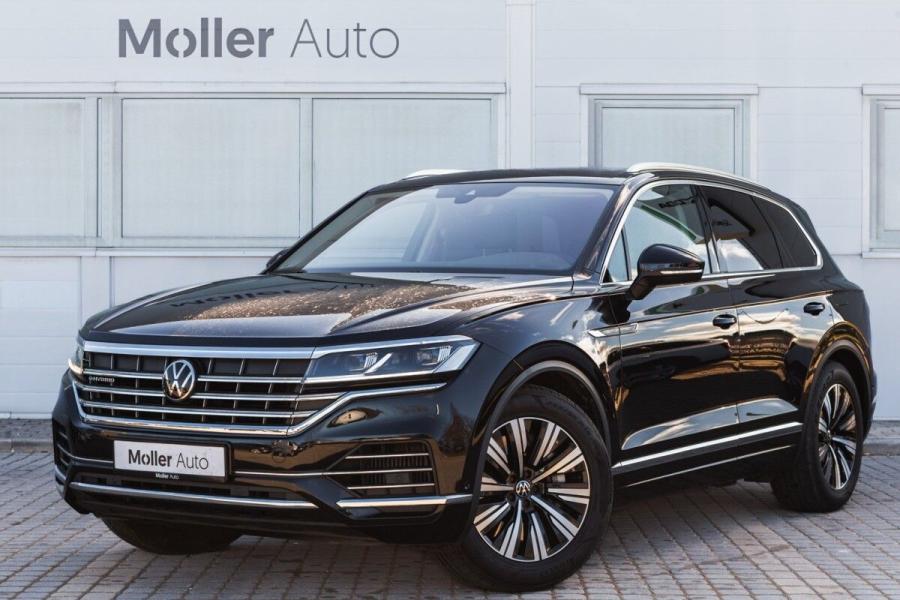 Black Volkswagen Touareg 2021 in Ventspils, with an engine capacity of 3.00 L and mileage of 77 thousand km for 36000 €, photo 1 on AUTOMOTO.COM.LV