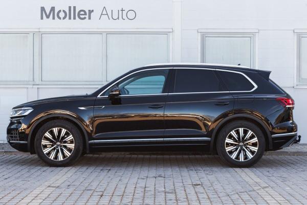 Black Volkswagen Touareg 2021 in Ventspils, with an engine capacity of 3.00 L and mileage of 77 thousand km for 36000 €, photo 3 on AUTOMOTO.COM.LV