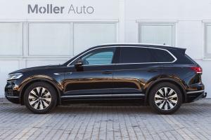 Black Volkswagen Touareg 2021 in Ventspils, with an engine capacity of 3.00 L and mileage of 77 thousand km for 36000 €, photo 3 on AUTOMOTO.COM.LV