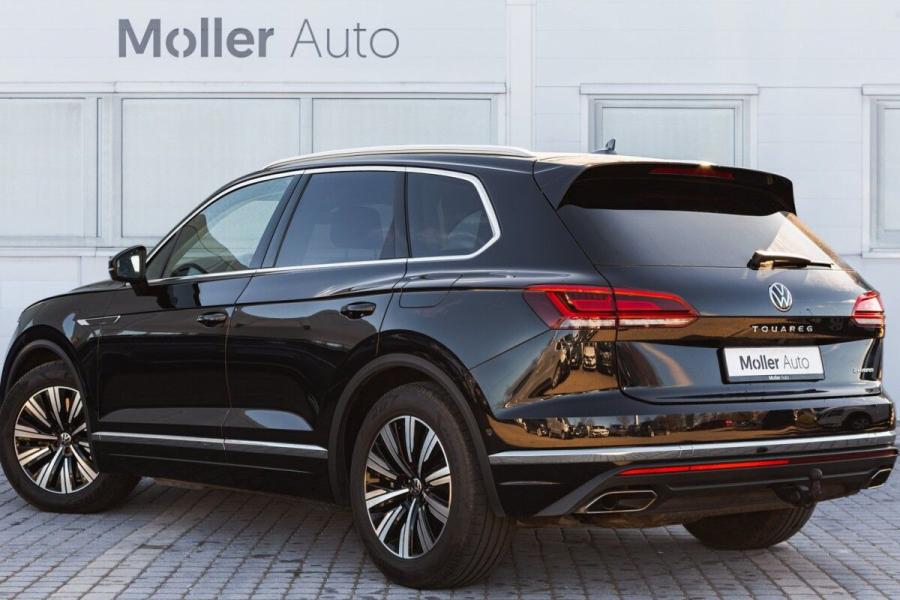 Black Volkswagen Touareg 2021 in Ventspils, with an engine capacity of 3.00 L and mileage of 77 thousand km for 36000 €, photo 4 on AUTOMOTO.COM.LV