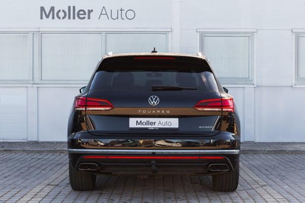 Black Volkswagen Touareg 2021 in Ventspils, with an engine capacity of 3.00 L and mileage of 77 thousand km for 36000 €, photo 5 on AUTOMOTO.COM.LV