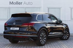 Black Volkswagen Touareg 2021 in Ventspils, with an engine capacity of 3.00 L and mileage of 77 thousand km for 36000 €, photo 6 on AUTOMOTO.COM.LV