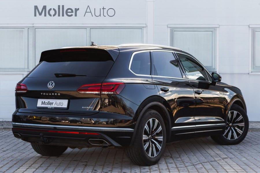 Black Volkswagen Touareg 2021 in Ventspils, with an engine capacity of 3.00 L and mileage of 77 thousand km for 36000 €, photo 6 on AUTOMOTO.COM.LV