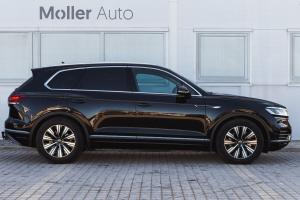 Black Volkswagen Touareg 2021 in Ventspils, with an engine capacity of 3.00 L and mileage of 77 thousand km for 36000 €, photo 7 on AUTOMOTO.COM.LV