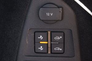 Black Volkswagen Touareg 2021 in Ventspils, with an engine capacity of 3.00 L and mileage of 77 thousand km for 36000 €, photo 16 on AUTOMOTO.COM.LV
