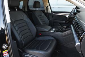Black Volkswagen Touareg 2021 in Ventspils, with an engine capacity of 3.00 L and mileage of 77 thousand km for 36000 €, photo 19 on AUTOMOTO.COM.LV