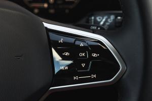 Black Volkswagen Touareg 2021 in Ventspils, with an engine capacity of 3.00 L and mileage of 77 thousand km for 36000 €, photo 23 on AUTOMOTO.COM.LV