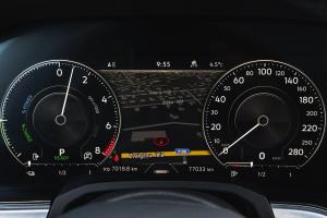 Black Volkswagen Touareg 2021 in Ventspils, with an engine capacity of 3.00 L and mileage of 77 thousand km for 36000 €, photo 24 on AUTOMOTO.COM.LV