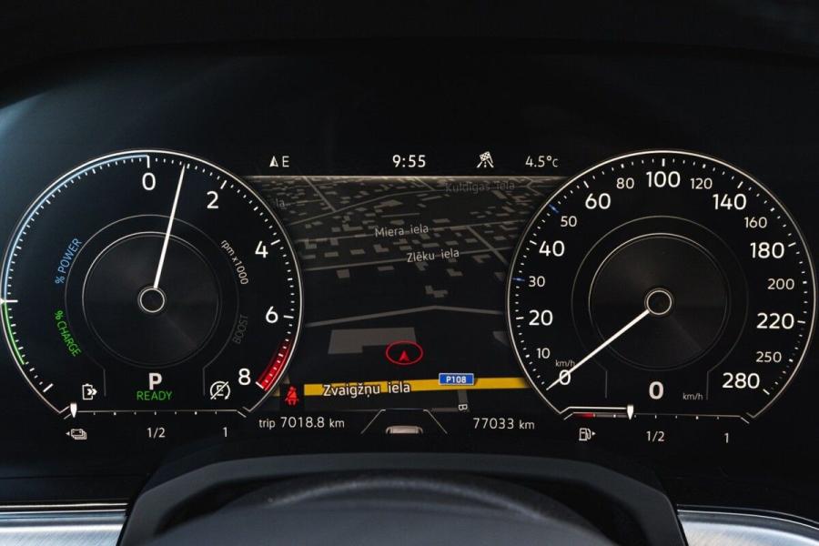 Black Volkswagen Touareg 2021 in Ventspils, with an engine capacity of 3.00 L and mileage of 77 thousand km for 36000 €, photo 24 on AUTOMOTO.COM.LV