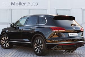 Melns Volkswagen Touareg 2021 Ventspils, ar dzinēja tilpumu 3.00 L un nobraukumu 77 tūkst. km par 36000 €, foto 4 vietnē AUTOMOTO.COM.LV