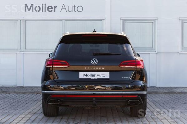Black Volkswagen Touareg 2021 in Ventspils, with an engine capacity of 3.00 L and mileage of 77 thousand km for 36000 €, photo 5 on AUTOMOTO.COM.LV