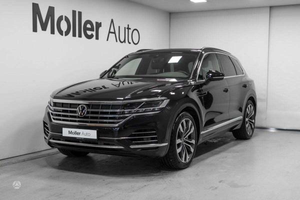 Black Volkswagen Touareg 2022 in Vilnius, with an engine capacity of 3.00 L and mileage of 129 thousand km for 45500 €, photo 1 on AUTOMOTO.COM.LV