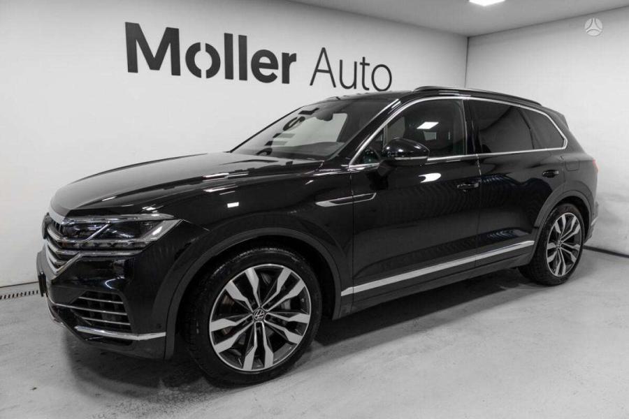 Melns Volkswagen Touareg 2022 Viļņa, ar dzinēja tilpumu 3.00 L un nobraukumu 129 tūkst. km par 45500 €, foto 2 vietnē AUTOMOTO.COM.LV
