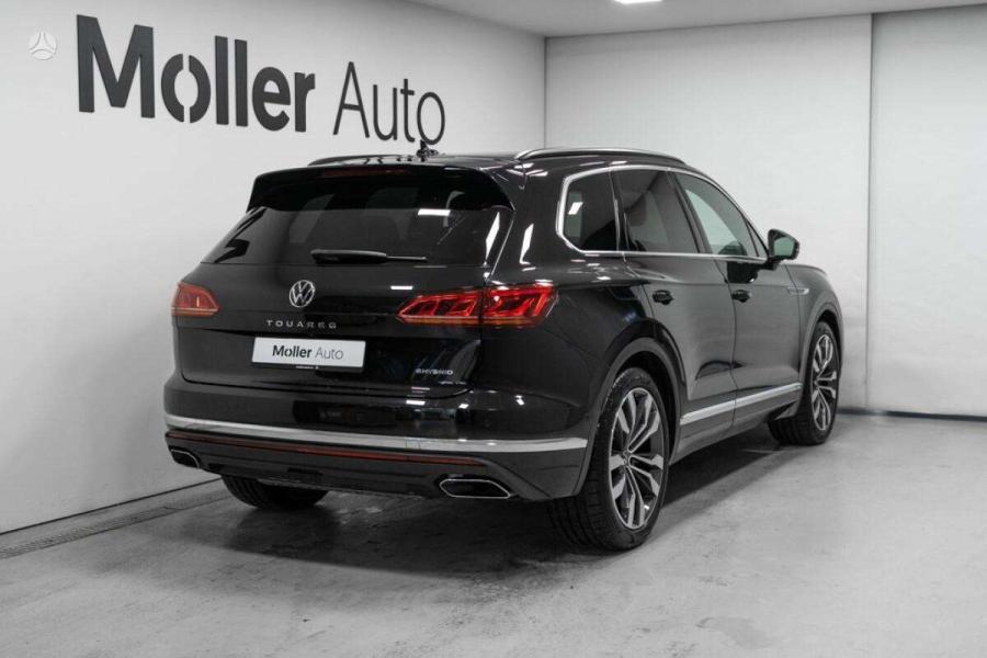 Melns Volkswagen Touareg 2022 Viļņa, ar dzinēja tilpumu 3.00 L un nobraukumu 129 tūkst. km par 45500 €, foto 4 vietnē AUTOMOTO.COM.LV