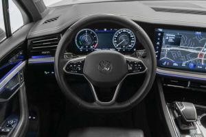 Melns Volkswagen Touareg 2022 Viļņa, ar dzinēja tilpumu 3.00 L un nobraukumu 129 tūkst. km par 45500 €, foto 12 vietnē AUTOMOTO.COM.LV