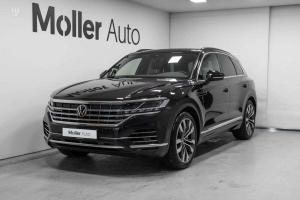 Black Volkswagen Touareg 2022 in Vilnius, with an engine capacity of 3.00 L and mileage of 129 thousand km for 44650 €, photo  on AUTOMOTO.COM.LV