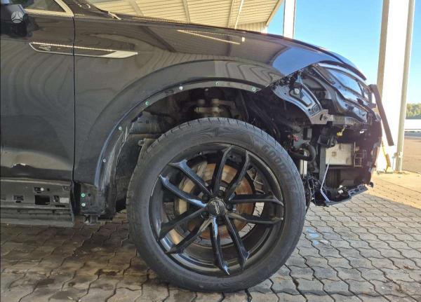 Black Volkswagen Touareg 2022 in Klaipeda, with an engine capacity of 2.97 L and mileage of 141 thousand km for 13300 €, photo 9 on AUTOMOTO.COM.LV