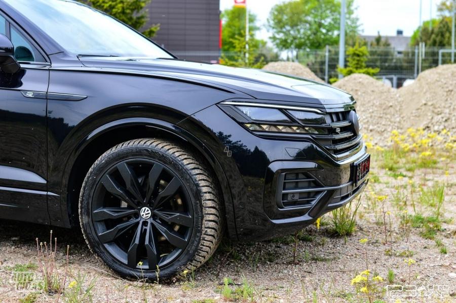 Black Volkswagen Touareg 2022 in Kretinga, with an engine capacity of 3.00 L and mileage of 129 thousand km for 43500 €, photo 6 on AUTOMOTO.COM.LV
