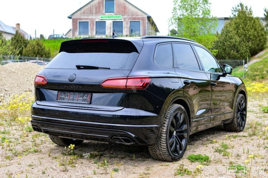 Black Volkswagen Touareg 2022 in Kretinga, with an engine capacity of 3.00 L and mileage of 129 thousand km for 43500 €, photo 7 on AUTOMOTO.COM.LV