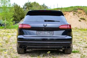 Black Volkswagen Touareg 2022 in Kretinga, with an engine capacity of 3.00 L and mileage of 129 thousand km for 43500 €, photo 8 on AUTOMOTO.COM.LV